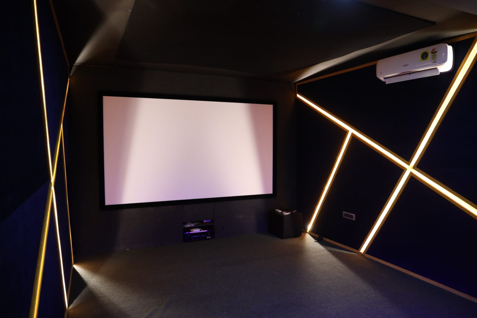 DMAX Home Cinemas